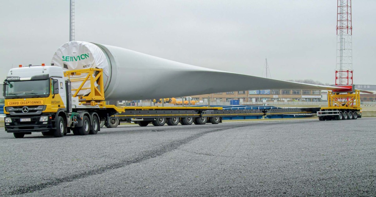 Transport of wind turbine blades