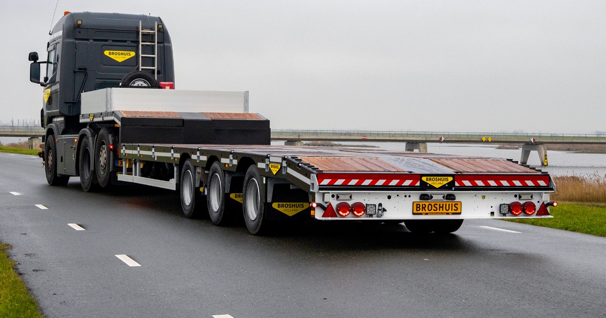 New generation hydraulically steered semi low loaders