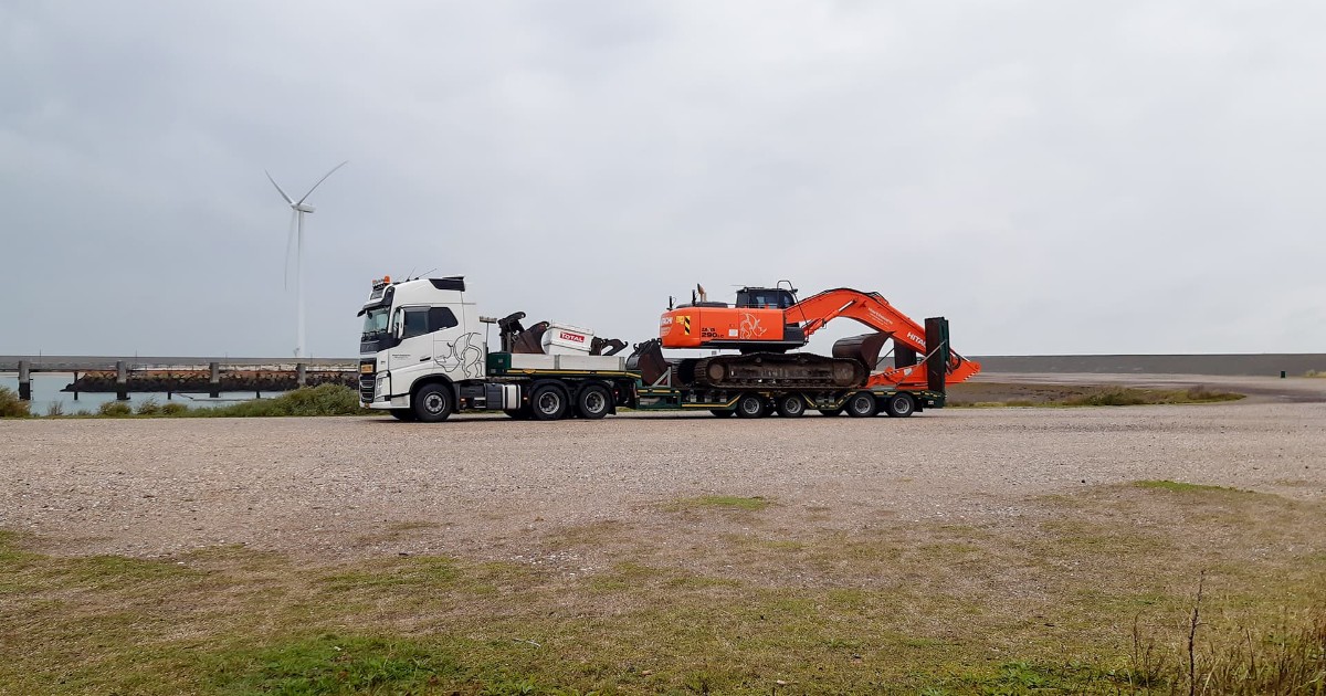 All semi low loaders